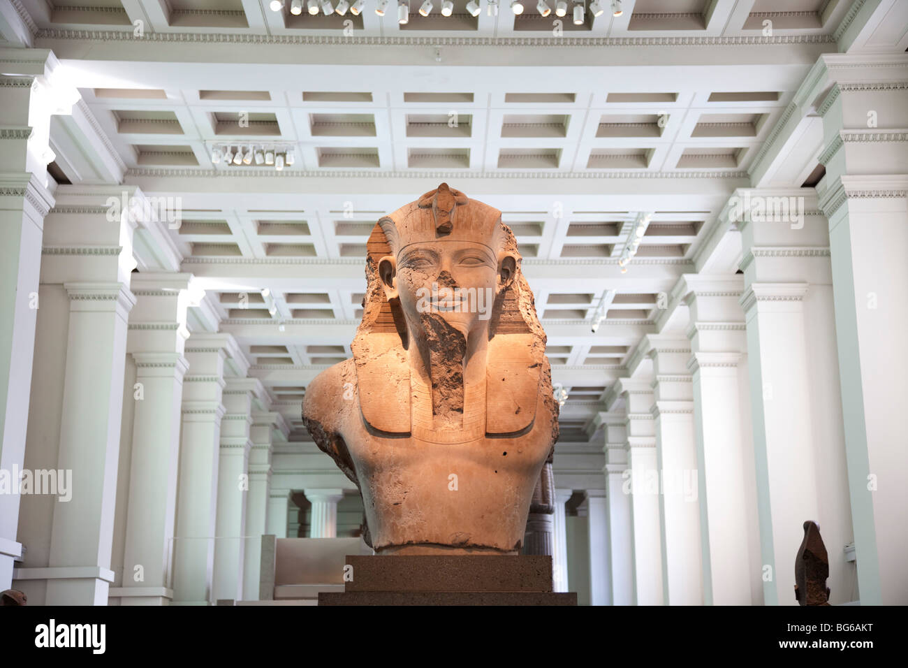The British Museum, London. The ancient Egyptian sculpture room ...