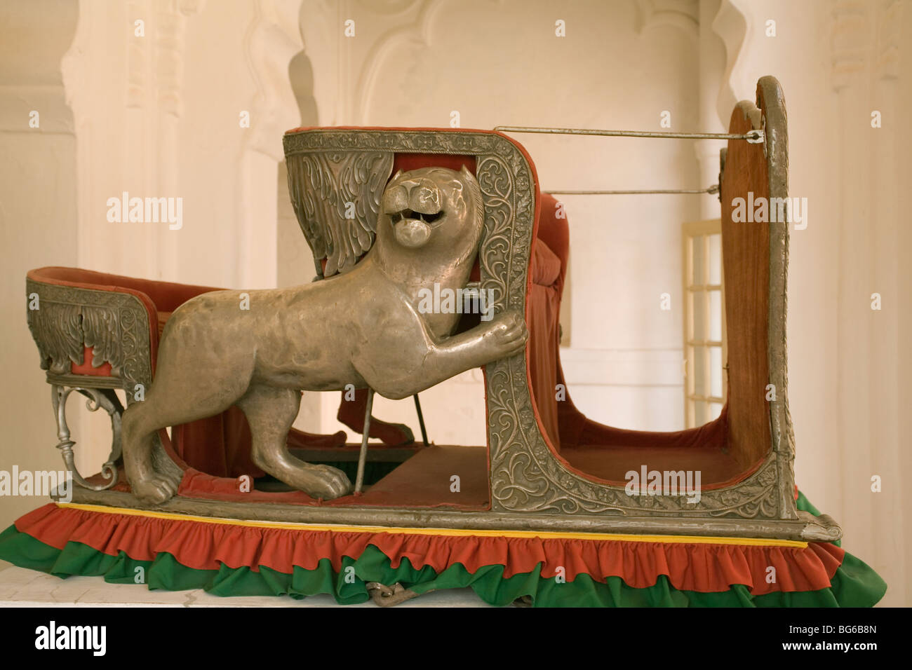 Howdah hi-res stock photography and images - Alamy