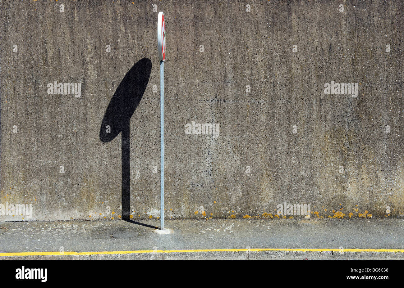 Pavement roadside hi-res stock photography and images - Alamy