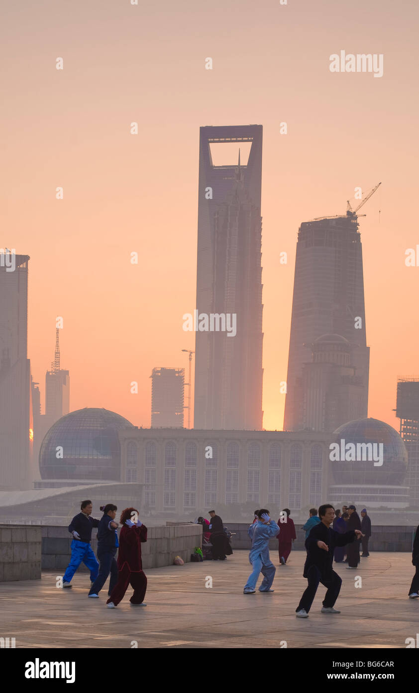 Morning Exercise in Huangpu Park, Shanghai, China Stock Photo - Alamy