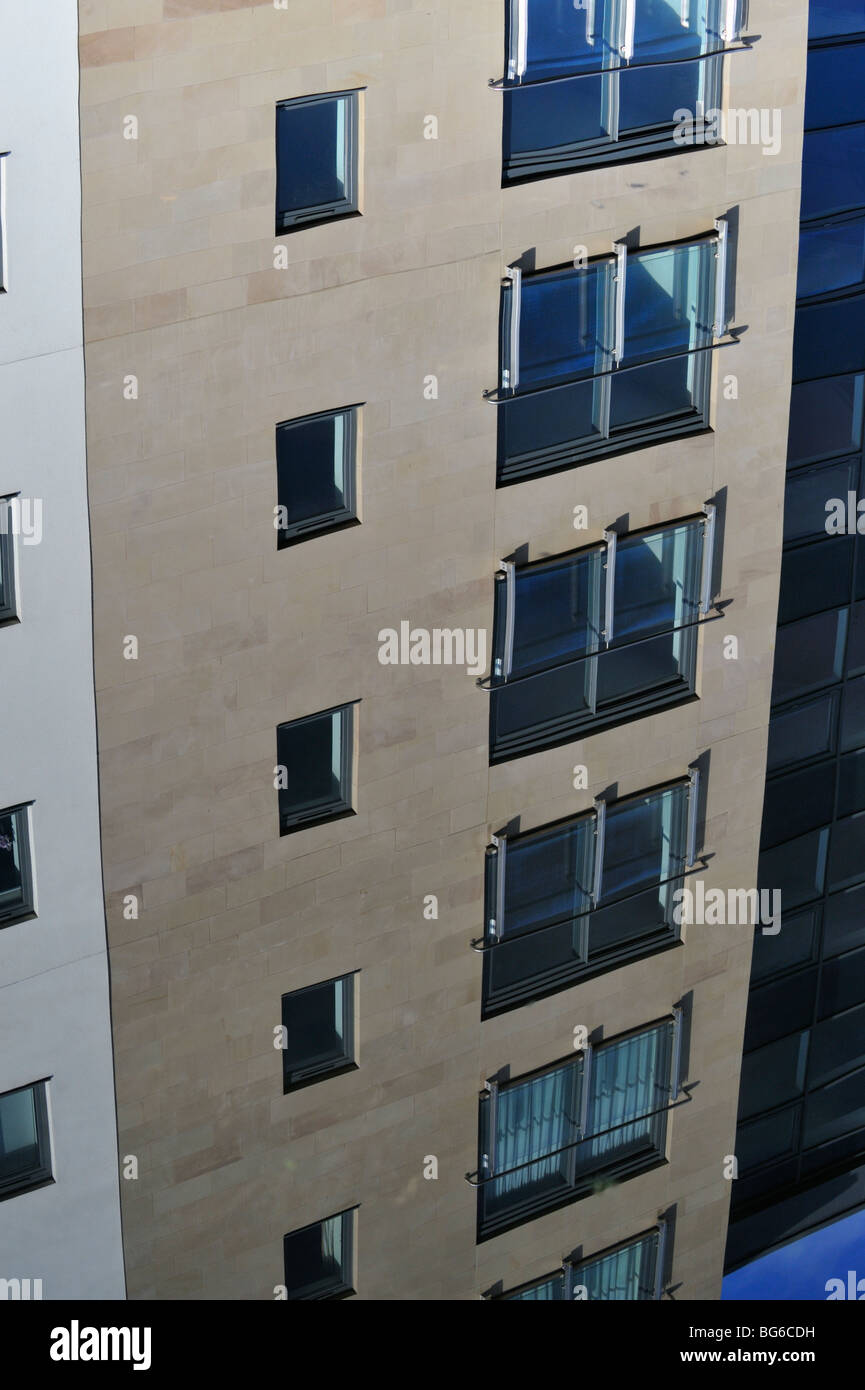 Water ripples reflection building hi-res stock photography and images ...