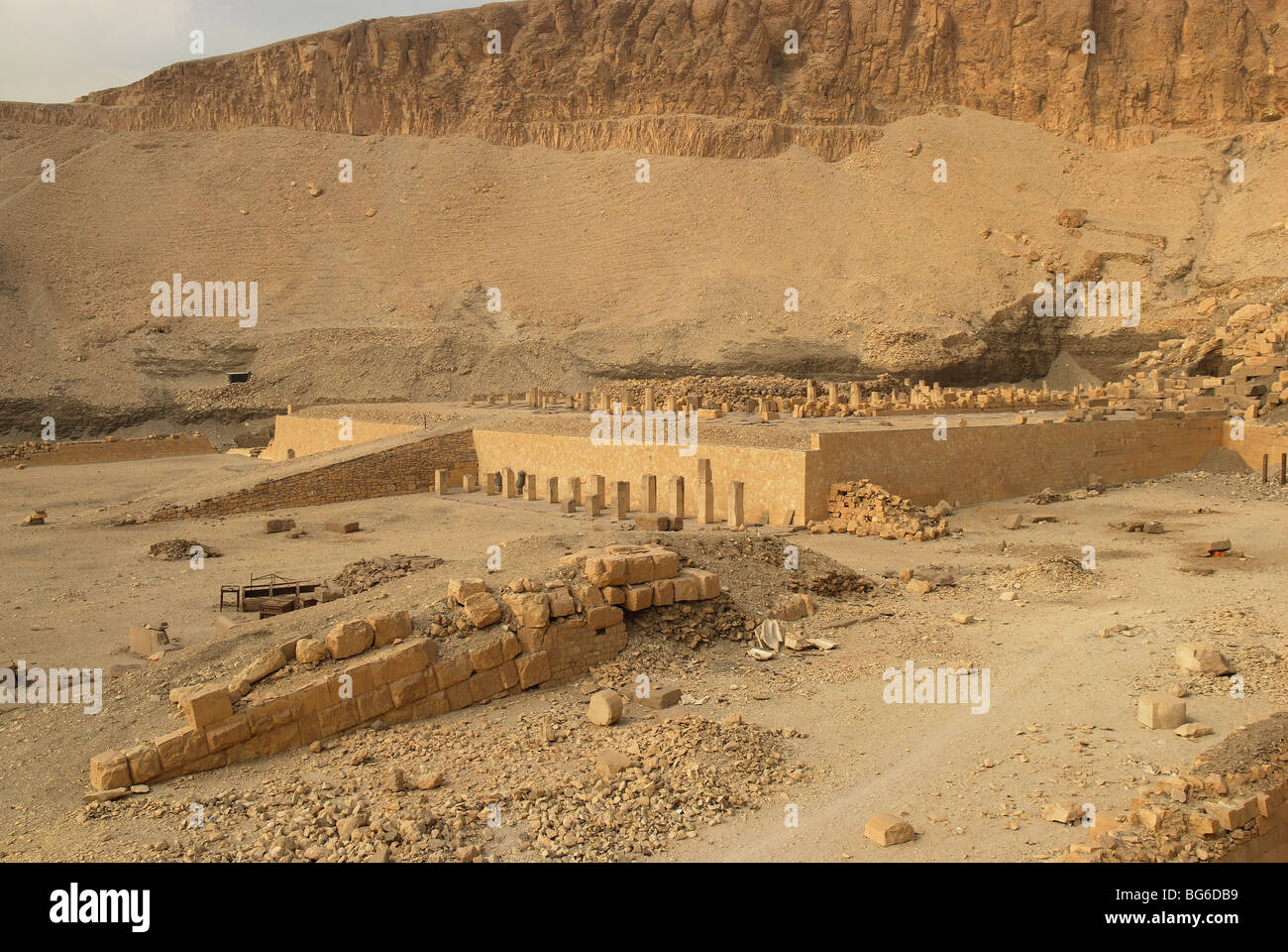 Deir el bahri hi-res stock photography and images - Alamy
