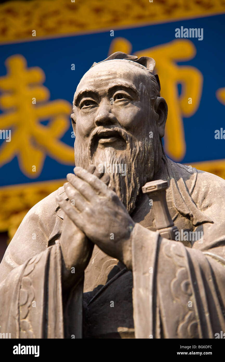 Statue of Confucius, Confucius Temple, Shanghai, China Stock Photo - Alamy