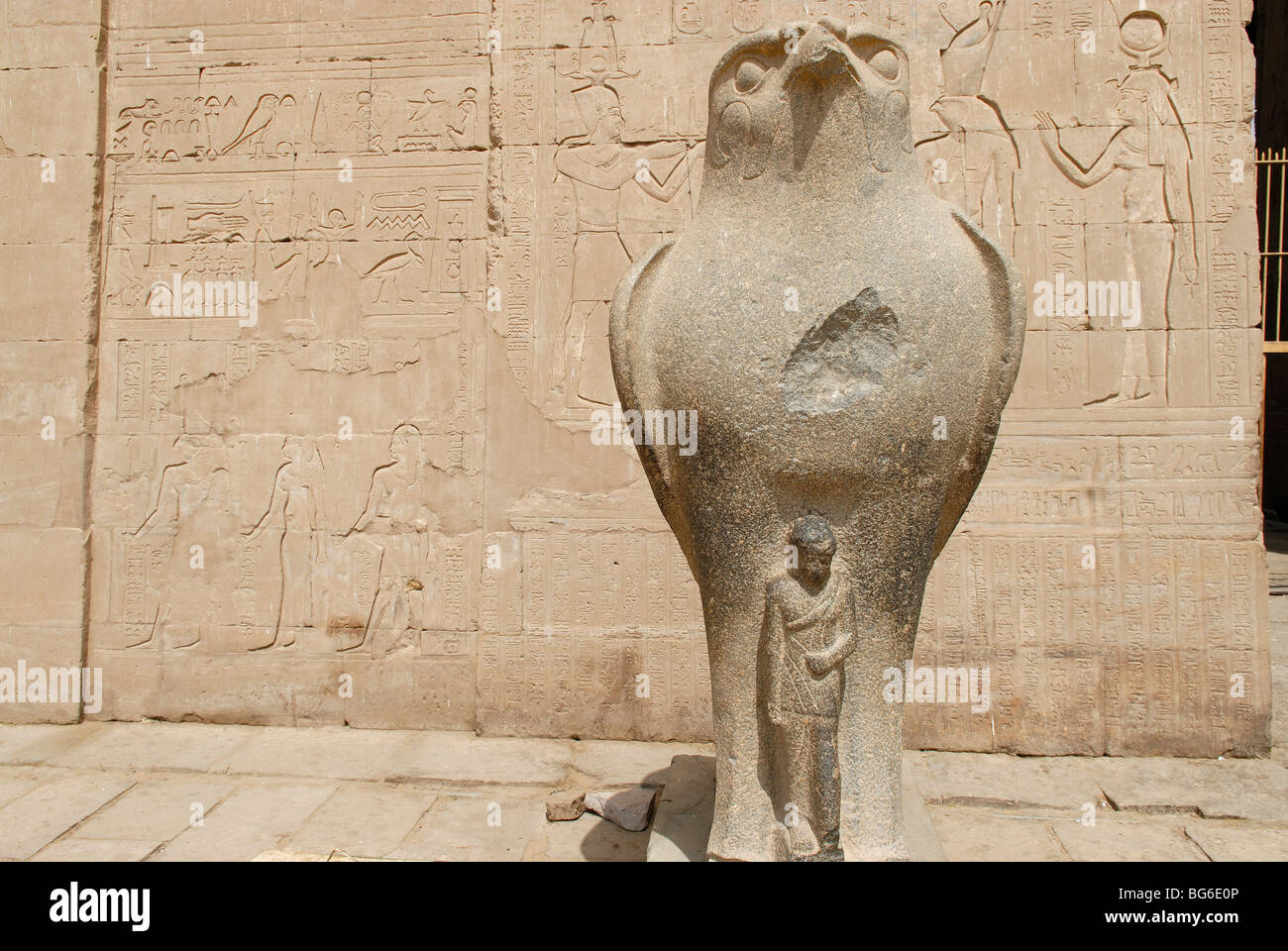 Statue of Horus at Edfu temple of Horus, Egypt Stock Photo - Alamy