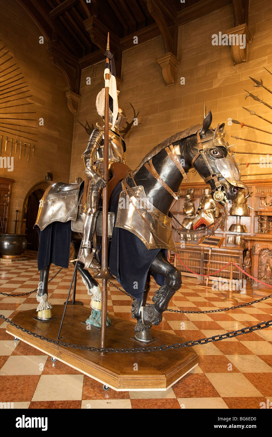 The Great Hall displays knight, armor and weapon at Warwick Castle ...
