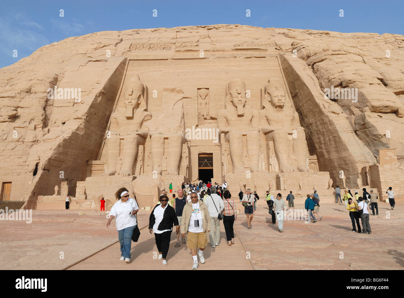 Statues ramses ii in hi-res stock photography and images - Alamy