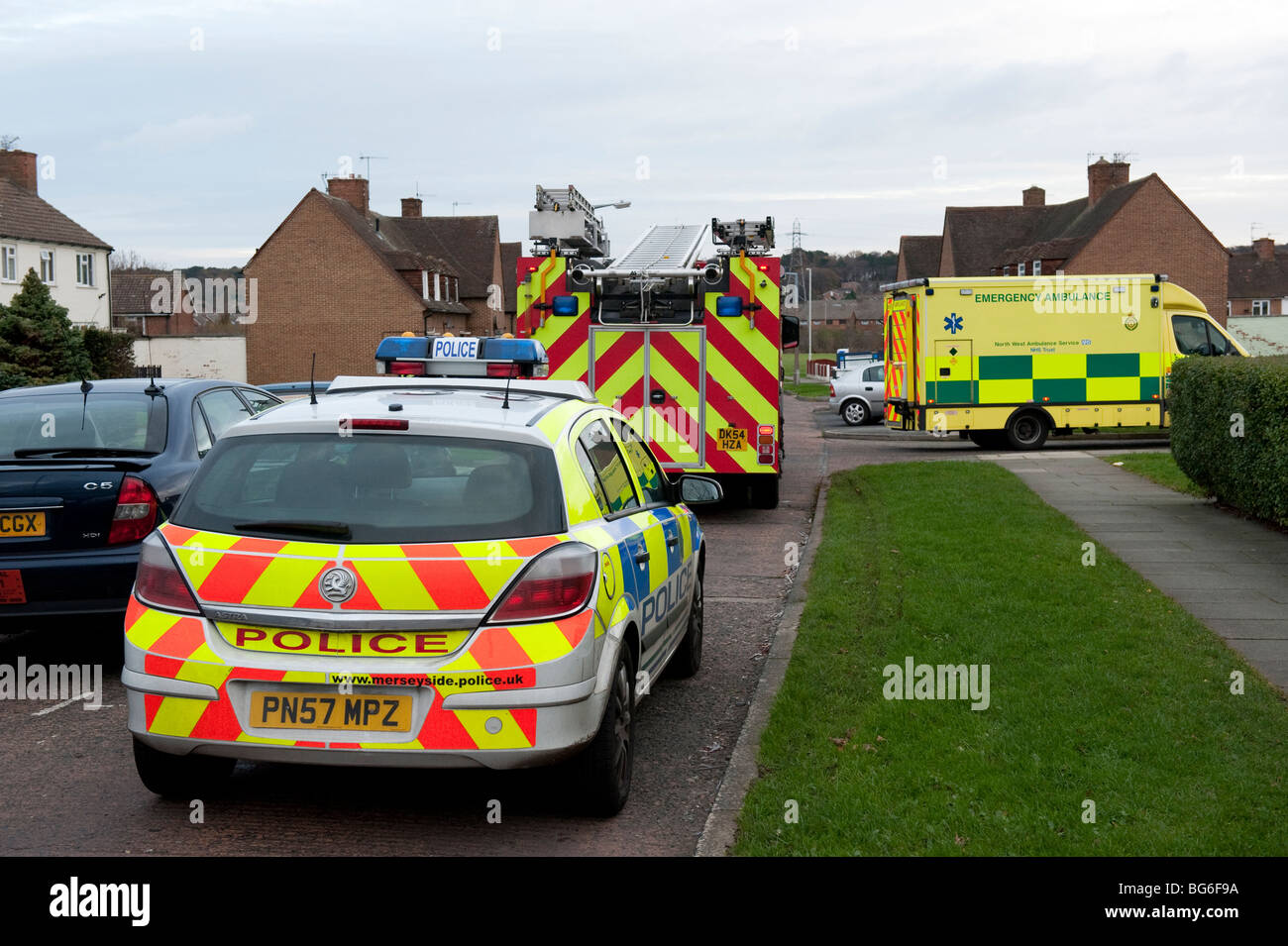 Ambulance house uk hi-res stock photography and images - Alamy