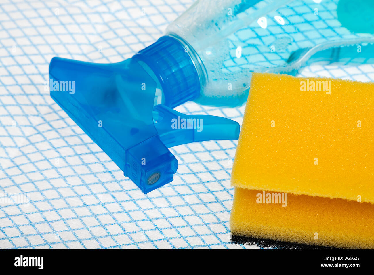 Spray bottle cloth hi-res stock photography and images - Alamy