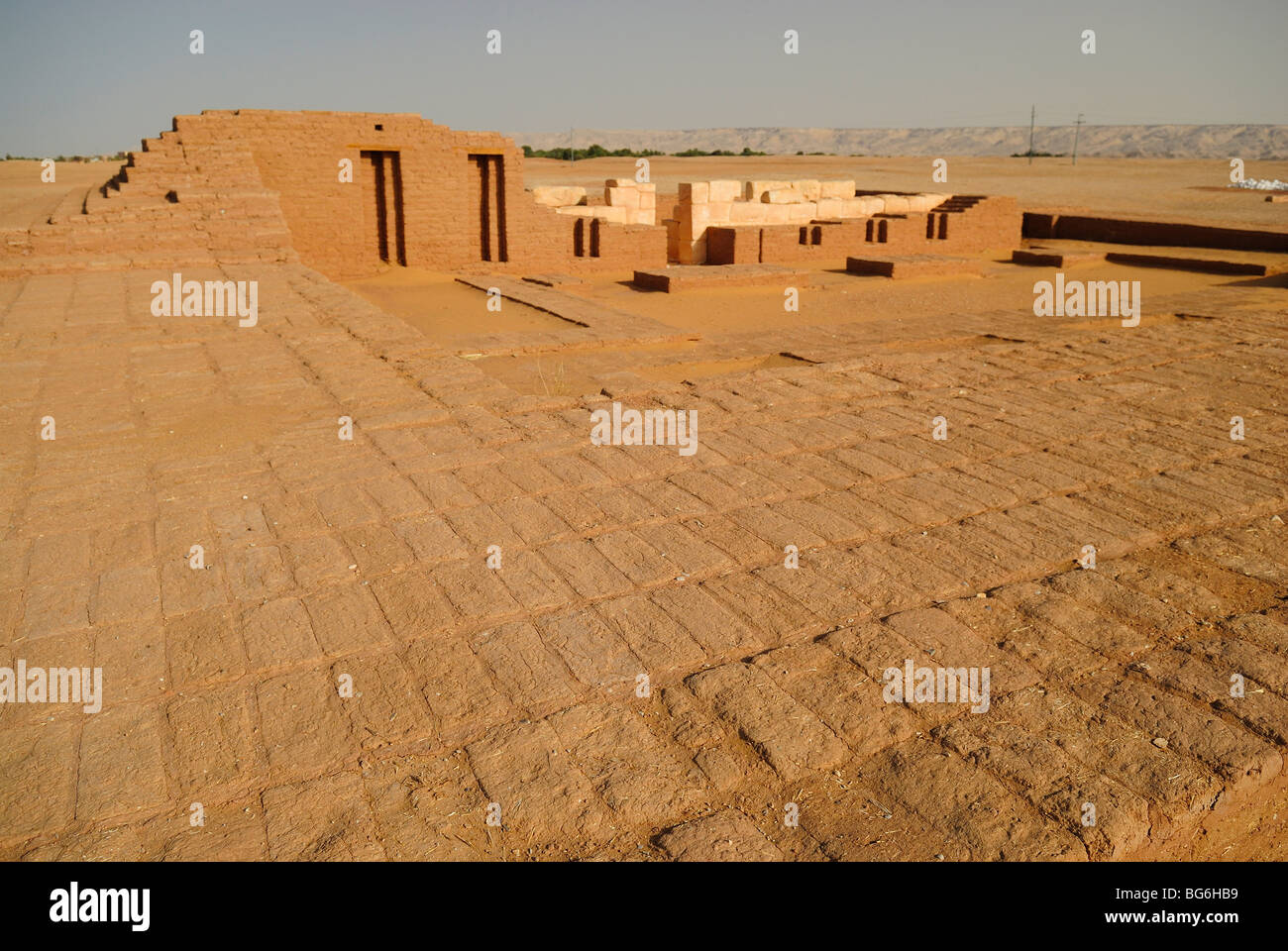Mastaba hi-res stock photography and images - Alamy