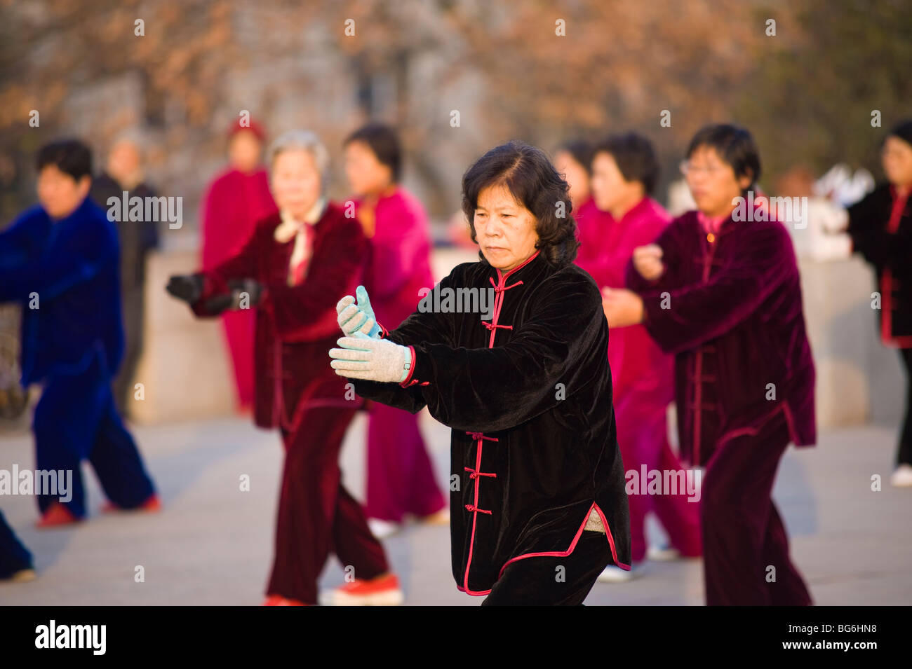 Shanghai morning exercise on bund hi-res stock photography and images ...