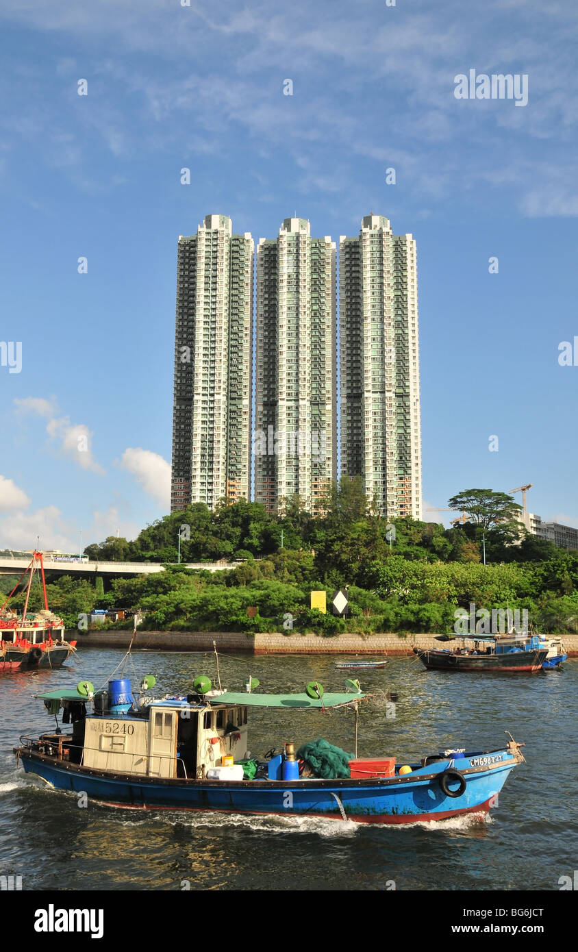 Boats buildings around aberdeen hi-res stock photography and images - Alamy