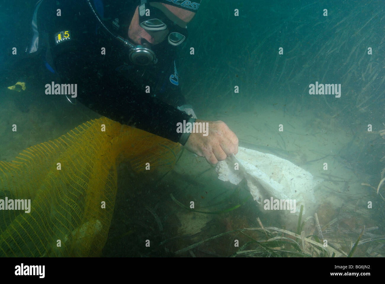 Removing trash hi-res stock photography and images - Alamy