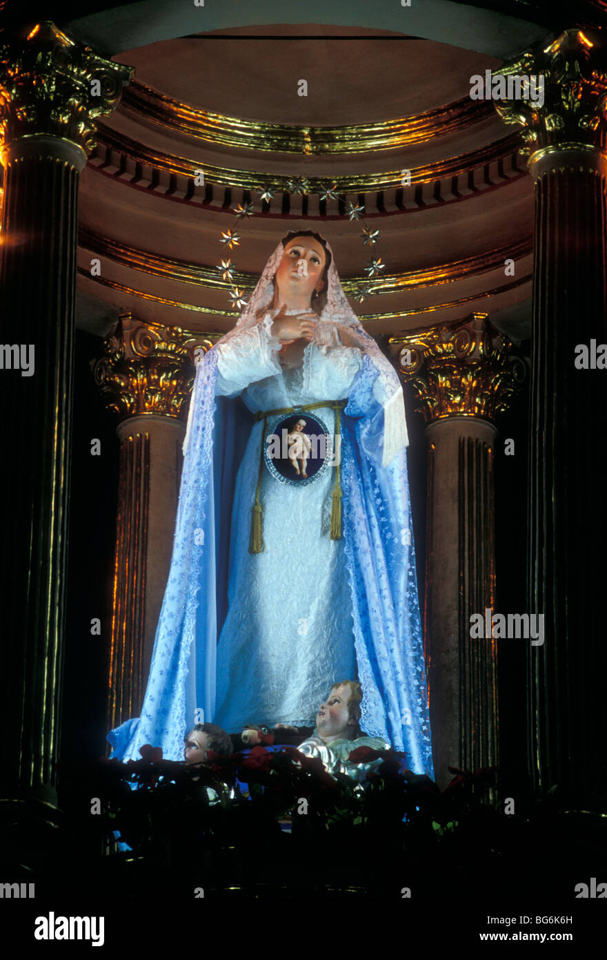 statue of the Virgin Mary, statue, Virgin Mary,maoin altar, altar ...