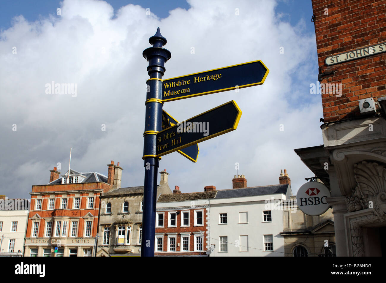 Town signs hi-res stock photography and images - Alamy