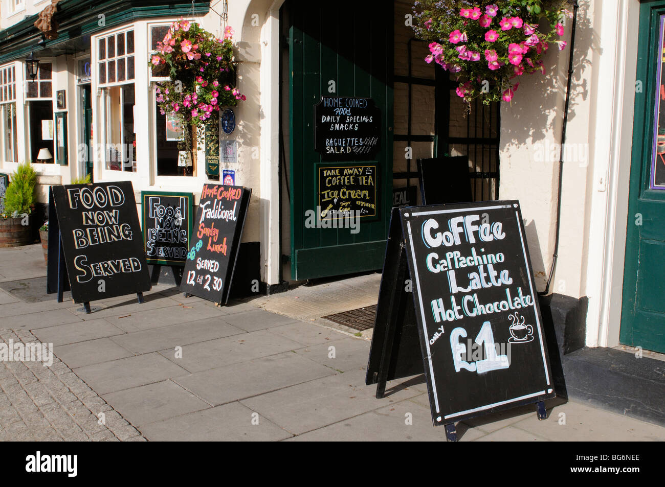 Pavement menu boards hi-res stock photography and images - Alamy