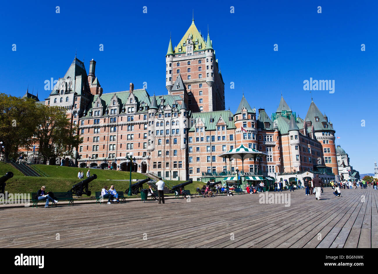 Chateau frontenac fall hi-res stock photography and images - Alamy