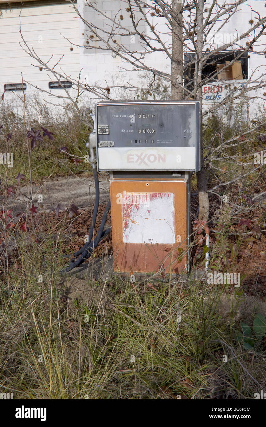 Exxon gas station hi-res stock photography and images - Alamy