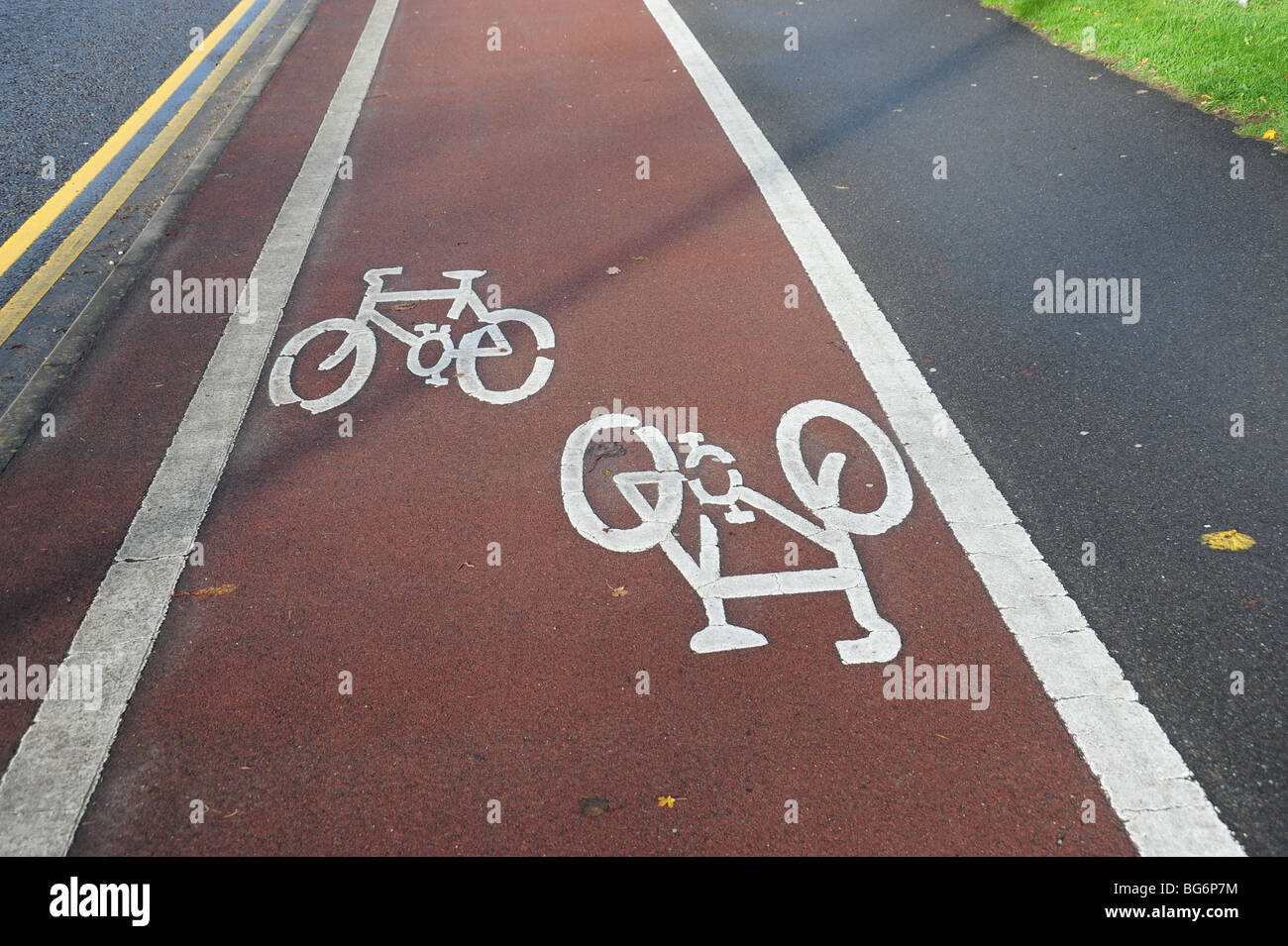 Road Marking In Cycle Lane Stock Photos & Road Marking In Cycle Lane ...