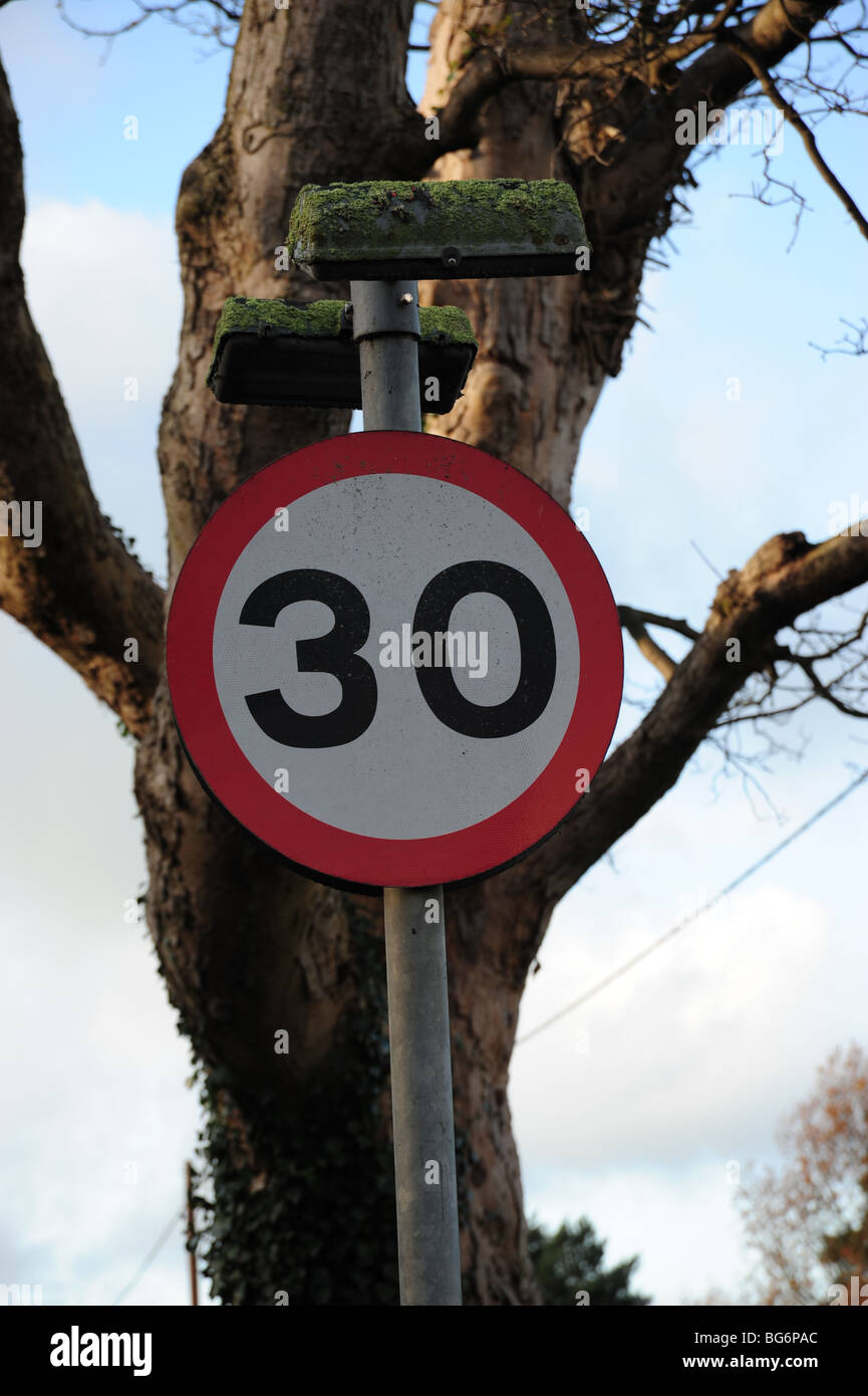 30mph speed limit sign hi-res stock photography and images - Alamy