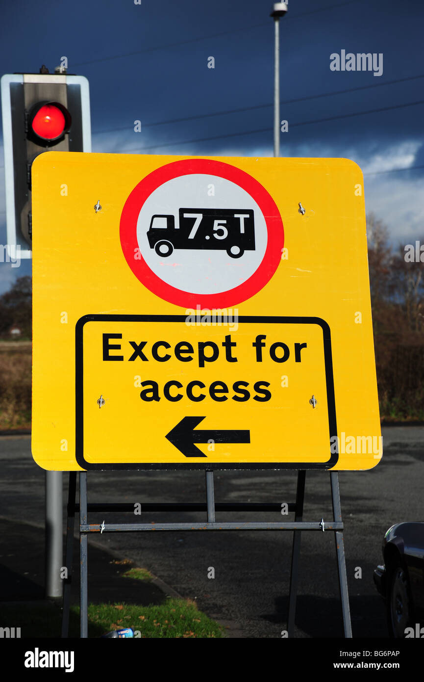 Vehicle restriction sign Stock Photo - Alamy