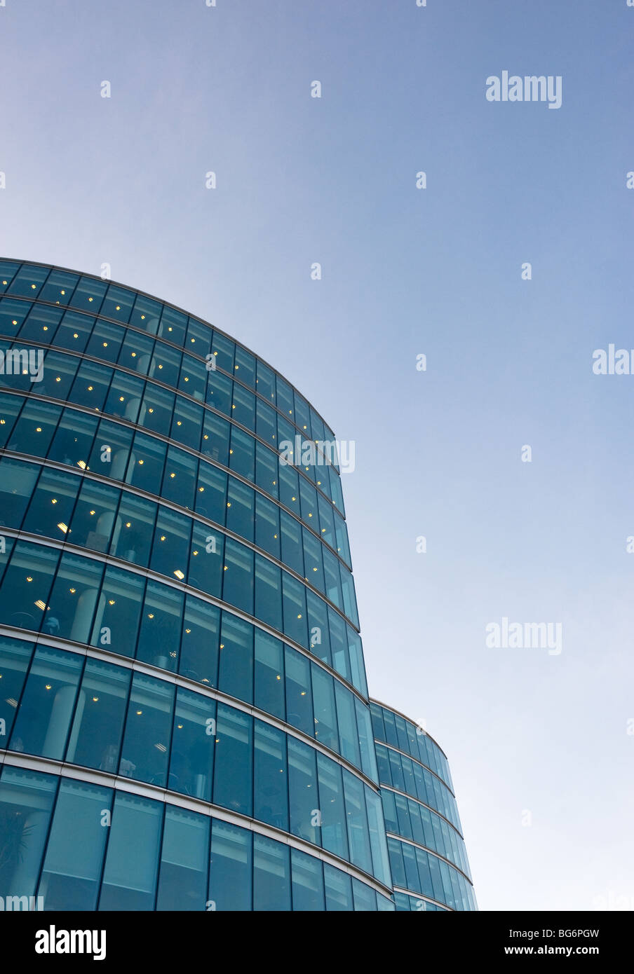 Curved office block hi-res stock photography and images - Alamy