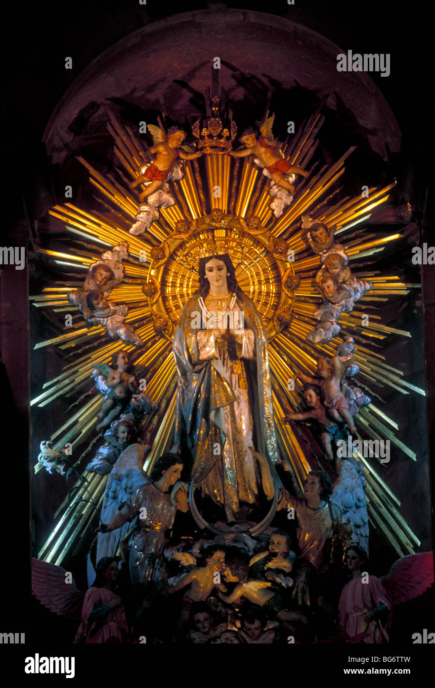 Virgin mary statue main altar hi-res stock photography and images - Alamy