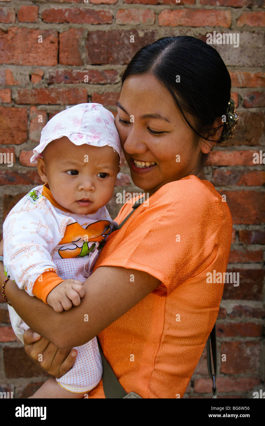 China baby mother hi-res stock photography and images - Alamy