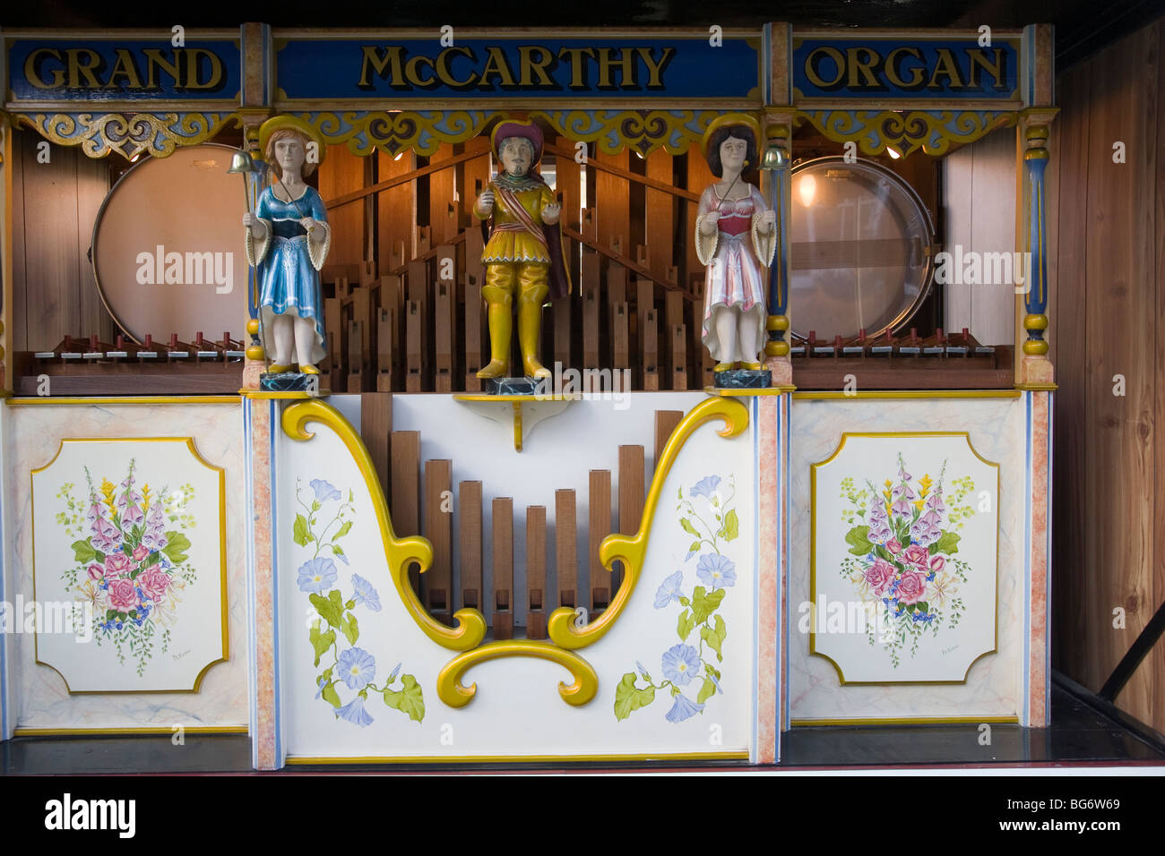 A Grand McCarthy organ, playing to passers by at a Christmas Fair Stock ...