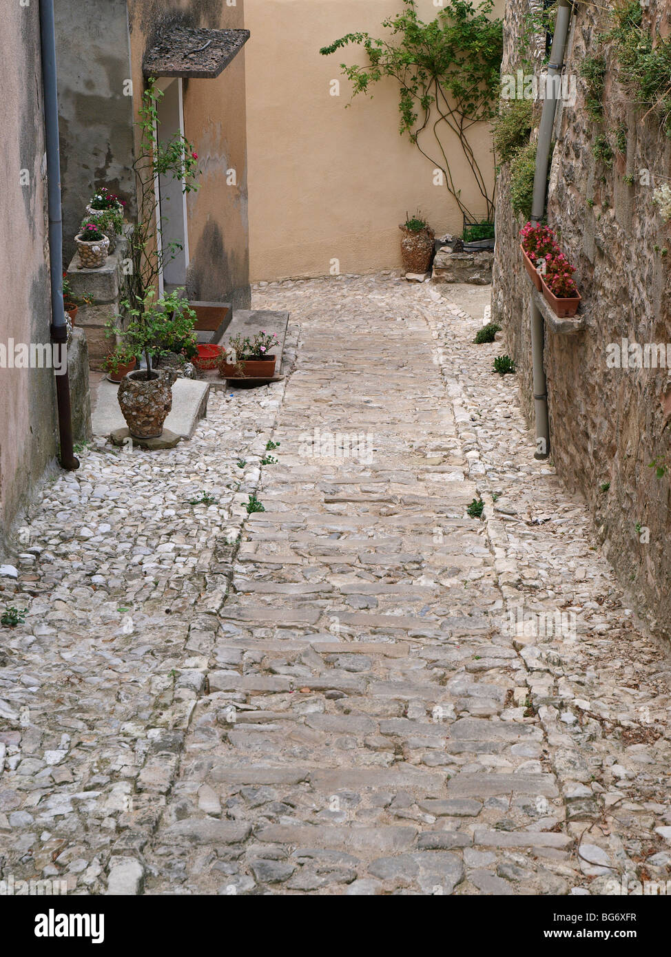 Sault street view in Provence Stock Photo - Alamy