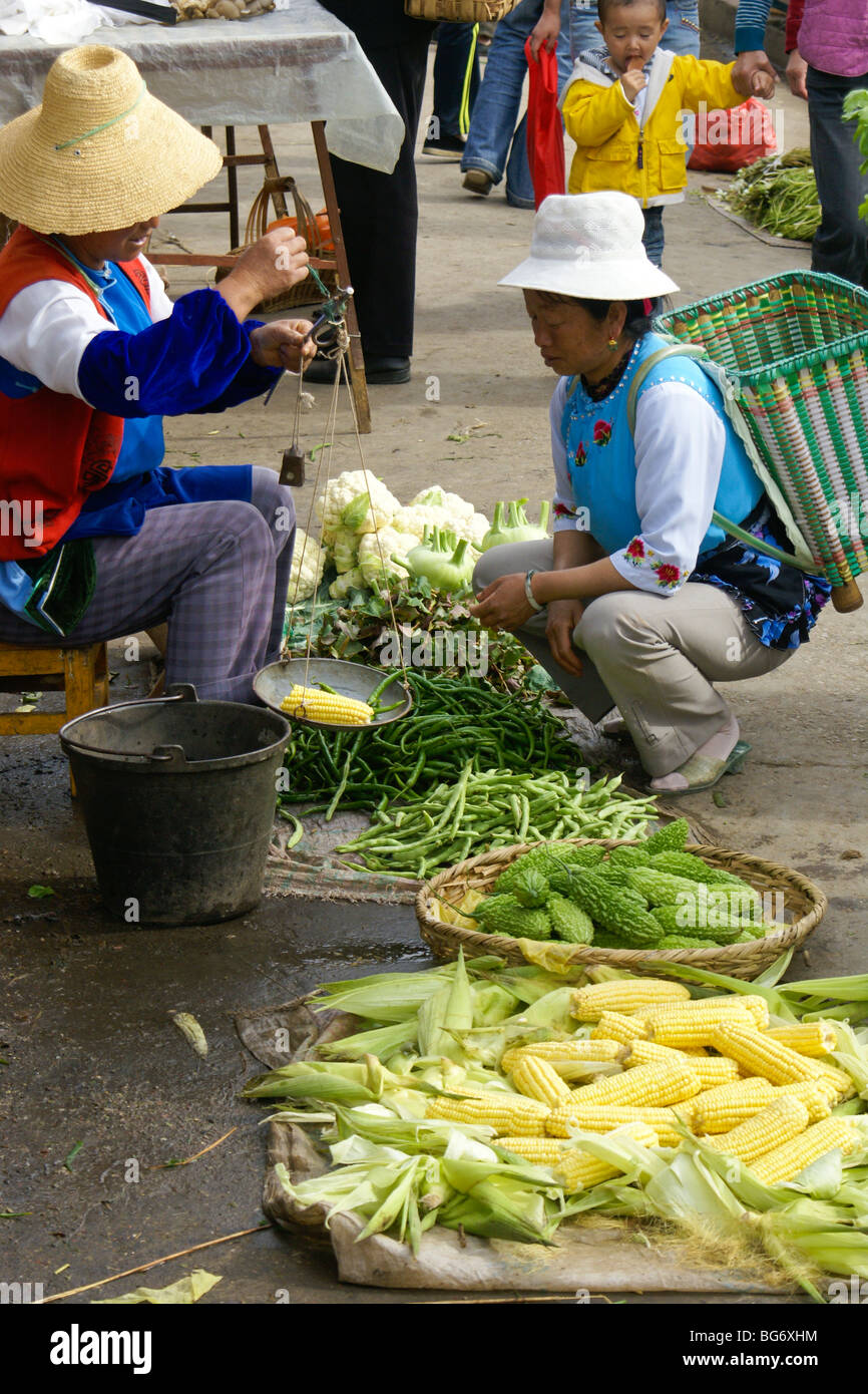 Asian market outdoor hi-res stock photography and images - Alamy