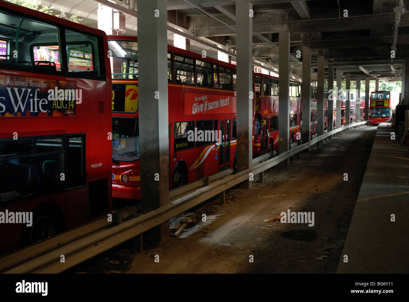 Transport queuing bus stop double decker bus hi-res stock photography ...
