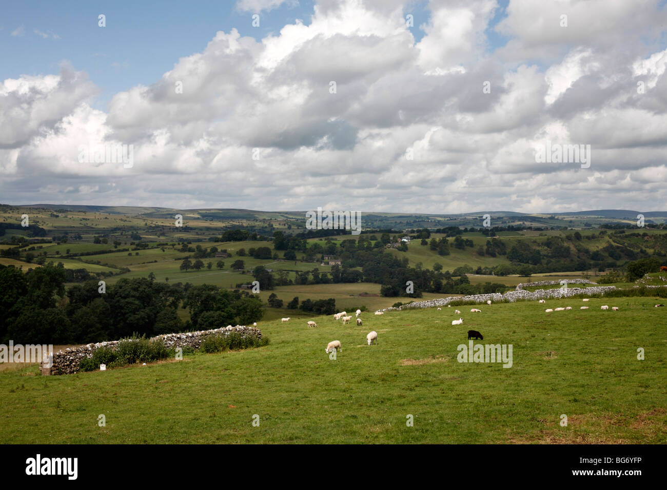 Dovedale walk hi-res stock photography and images - Alamy