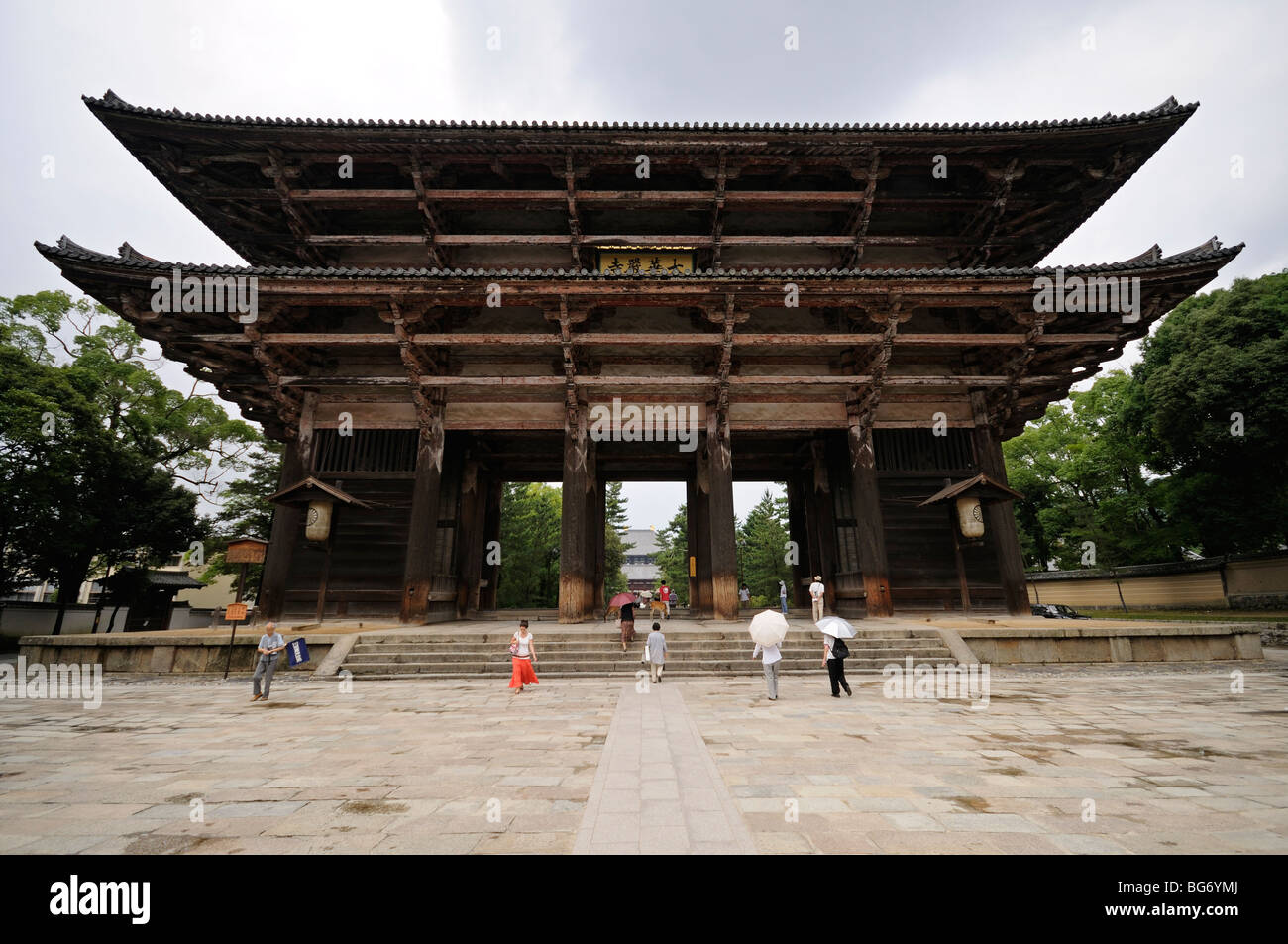 Nandaimon (Great Southern Gate). Todai-ji Temple complex. Nara. Japan ...