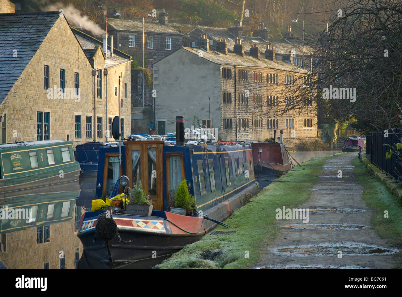 The Rochdale Canal, Hebden Bridge, Calderdale, West Yorkshire, England ...