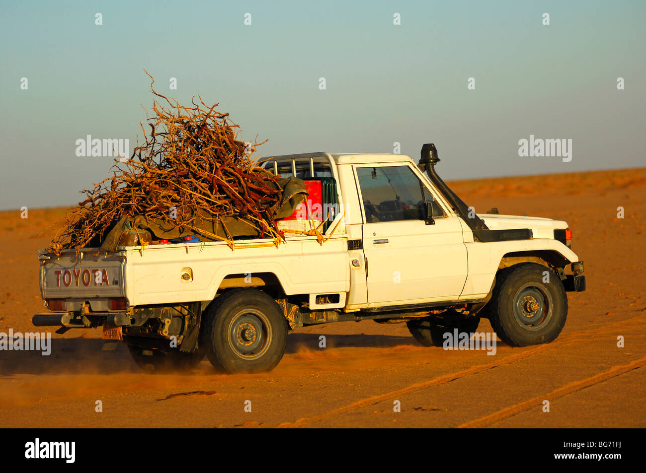Pick-up car with firewood in the Sahara desert, Libya Stock Photo - Alamy