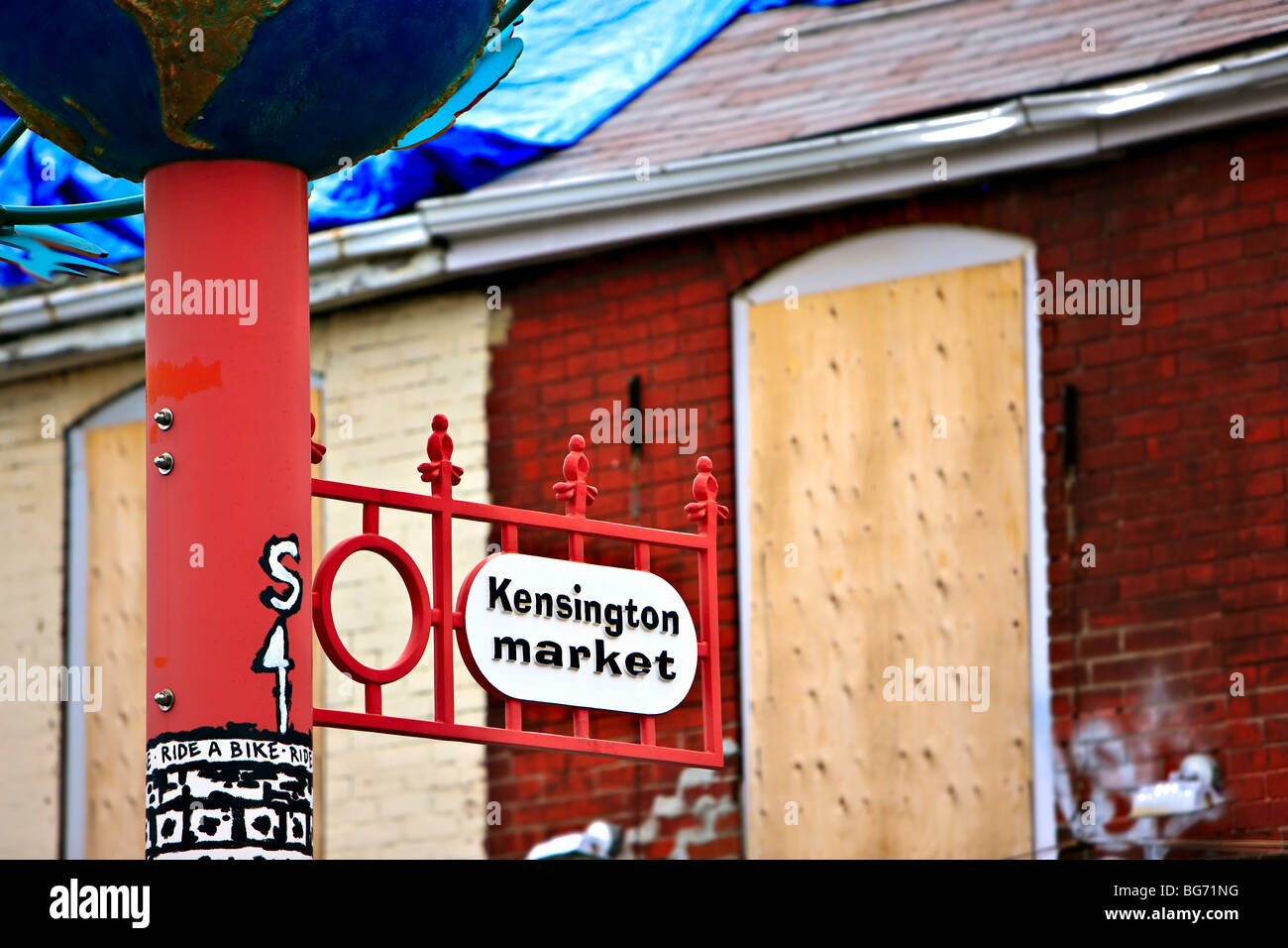 Kensington street sign hi-res stock photography and images - Alamy
