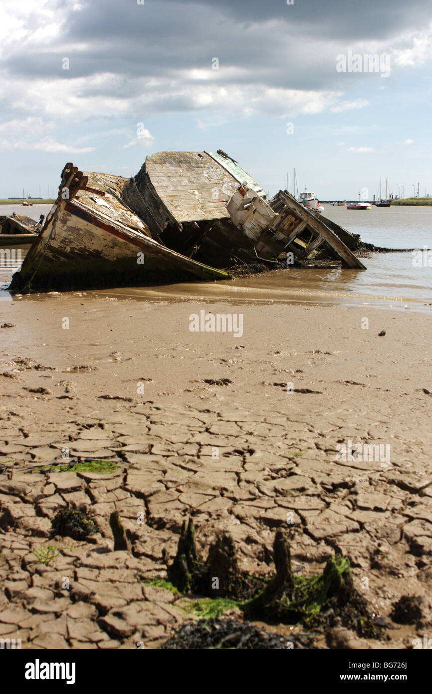 Old boat sunk in mud hi-res stock photography and images - Alamy