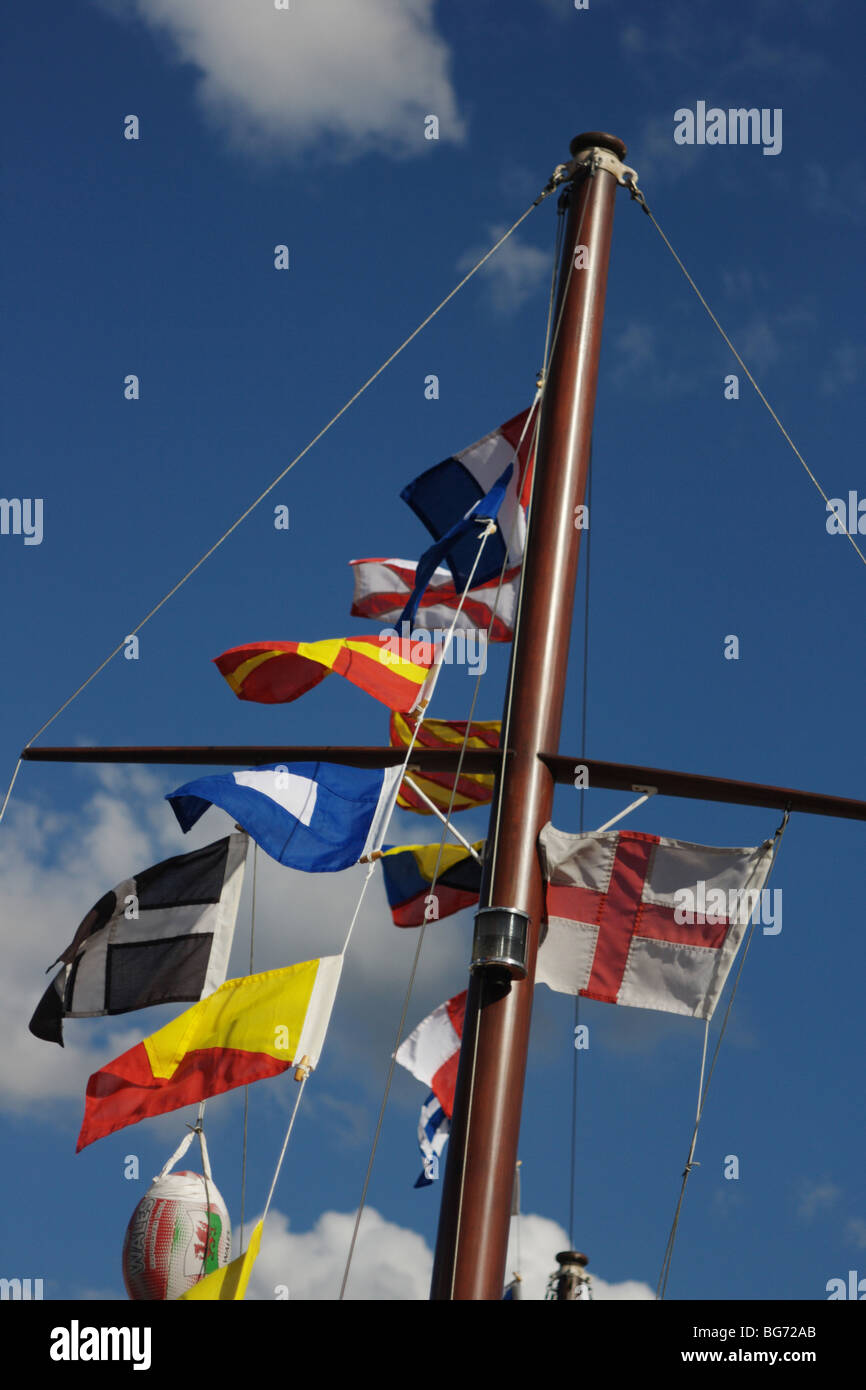 Colorful boats hi-res stock photography and images - Alamy