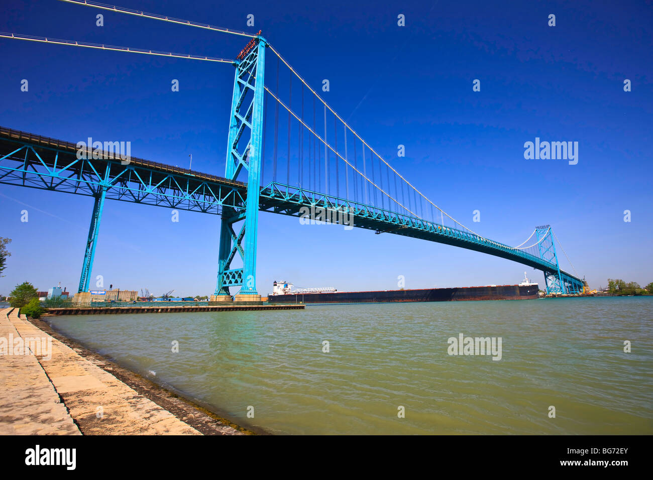 Container ship bridge hi-res stock photography and images - Alamy