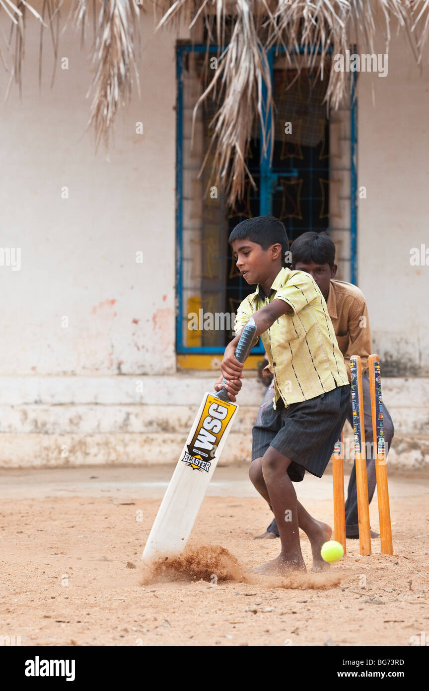 Indian kids playing cricket hi-res stock photography and images - Alamy