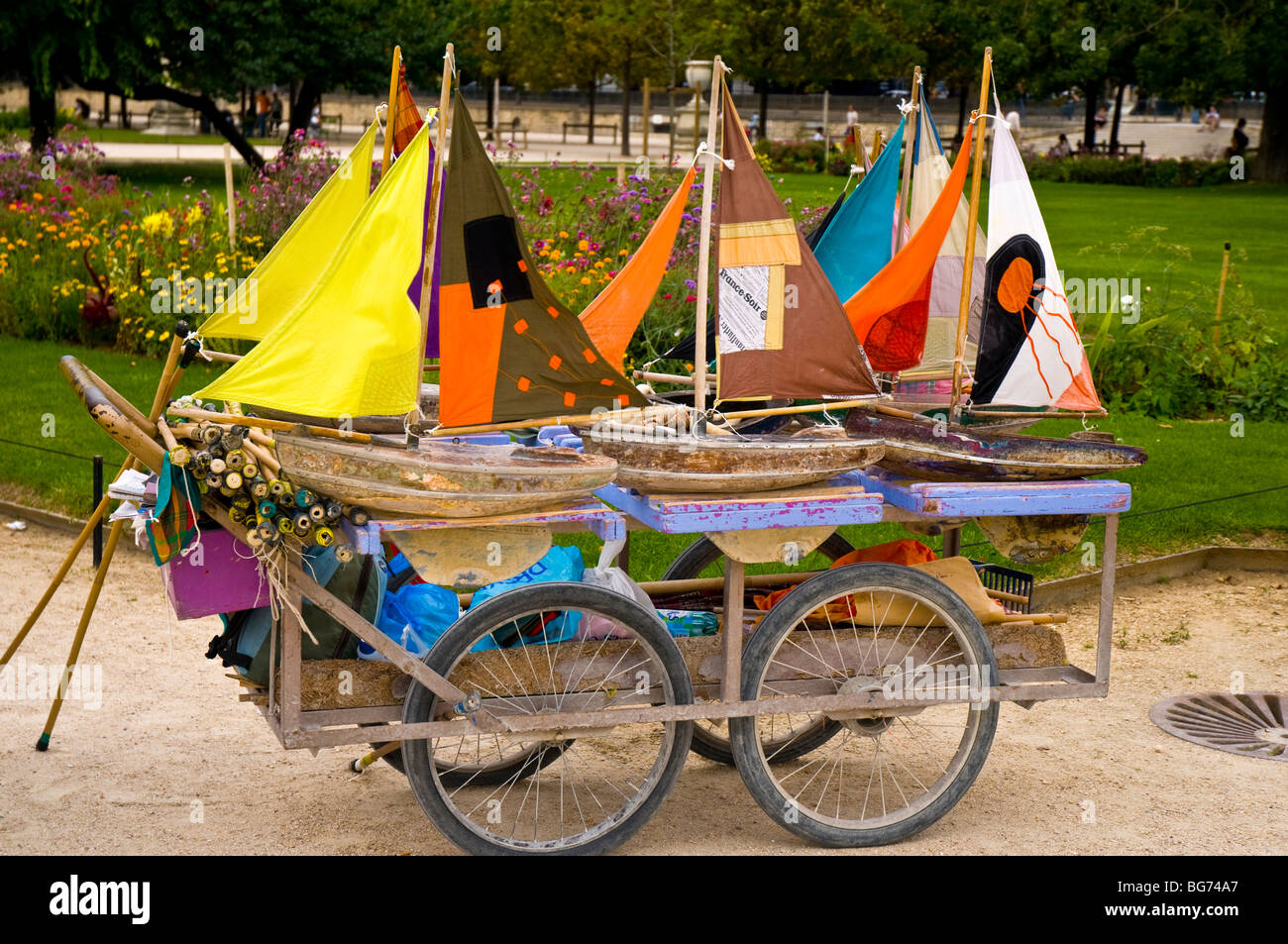Pond Sail Boat Cart Jardin Tuileries Paris Stock Photo - Alamy