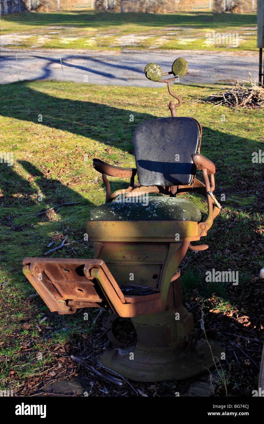 Old chair rusting in the wind, Long Island, NY Stock Photo - Alamy