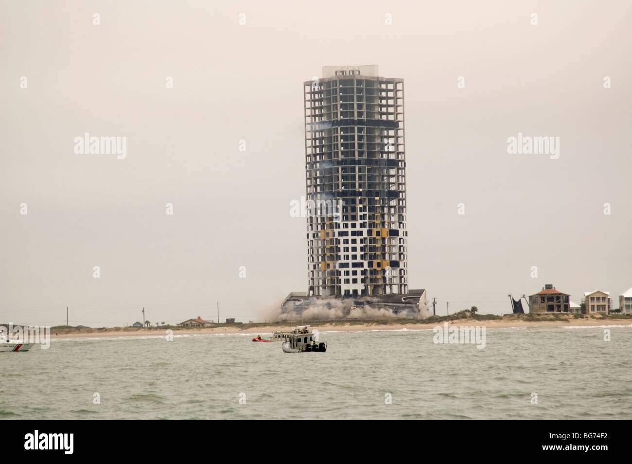 Demolition charges hi-res stock photography and images - Alamy