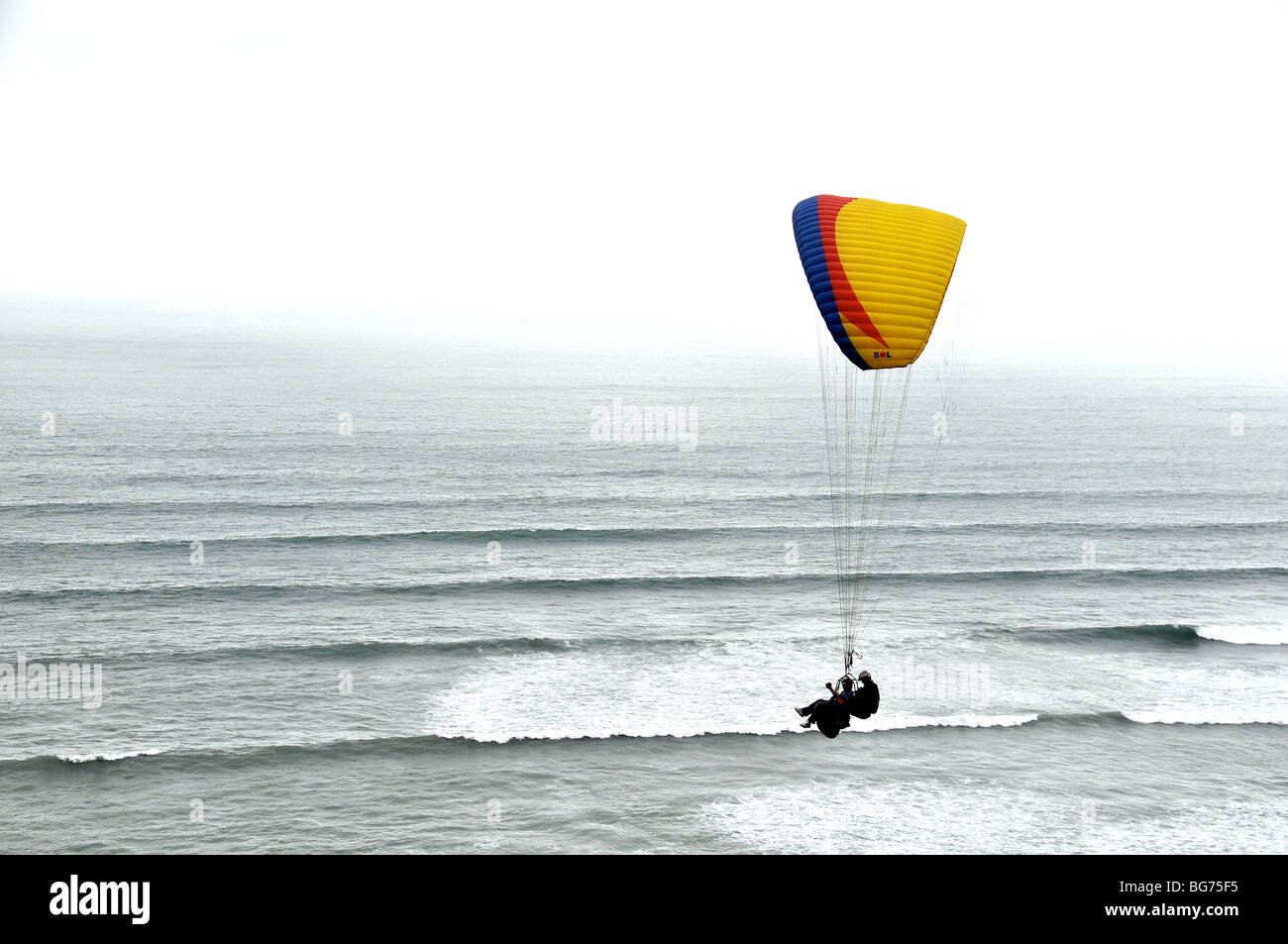 Flying over pacific ocean hi-res stock photography and images - Alamy