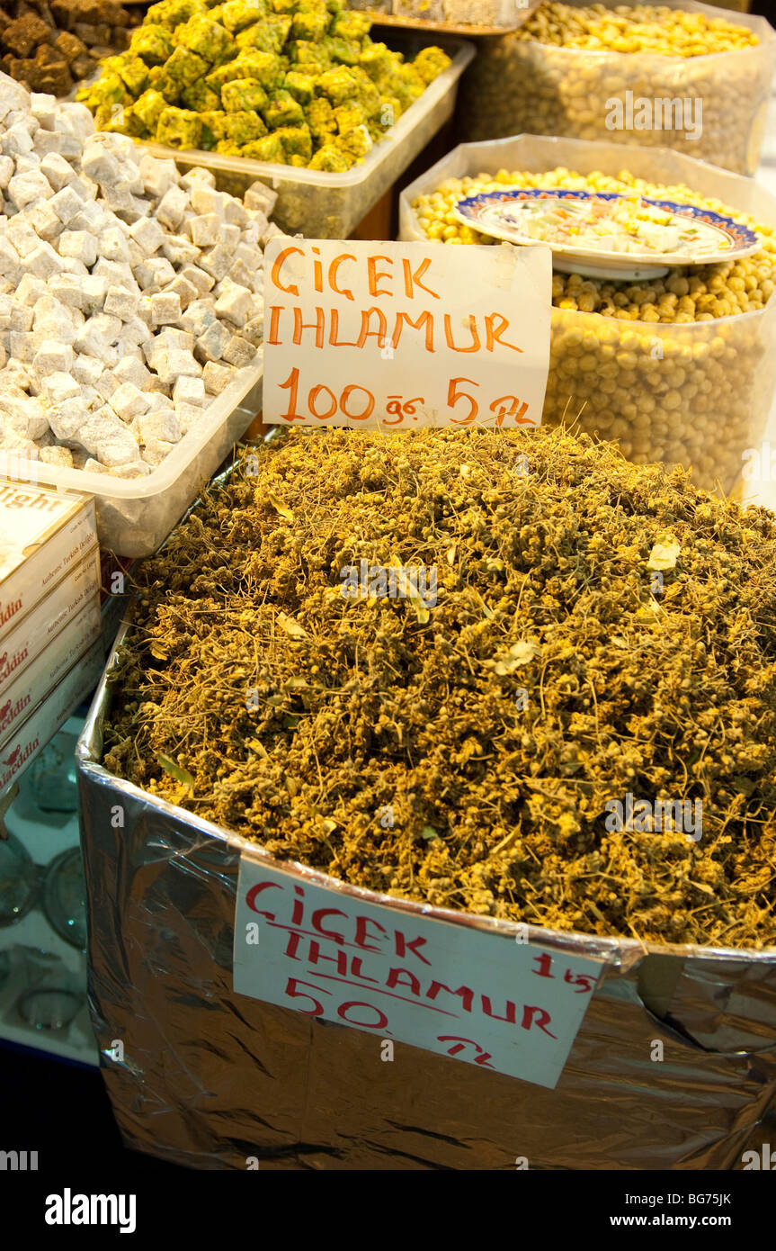 Spices for sale at the Misir Carsisi, spice bazaar, Istanbul, Turkey ...
