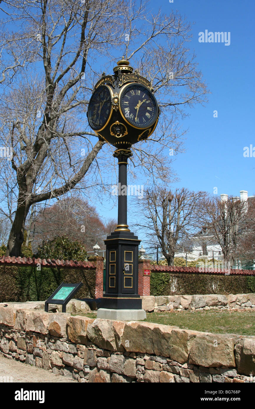 Freestanding clock hi-res stock photography and images - Alamy