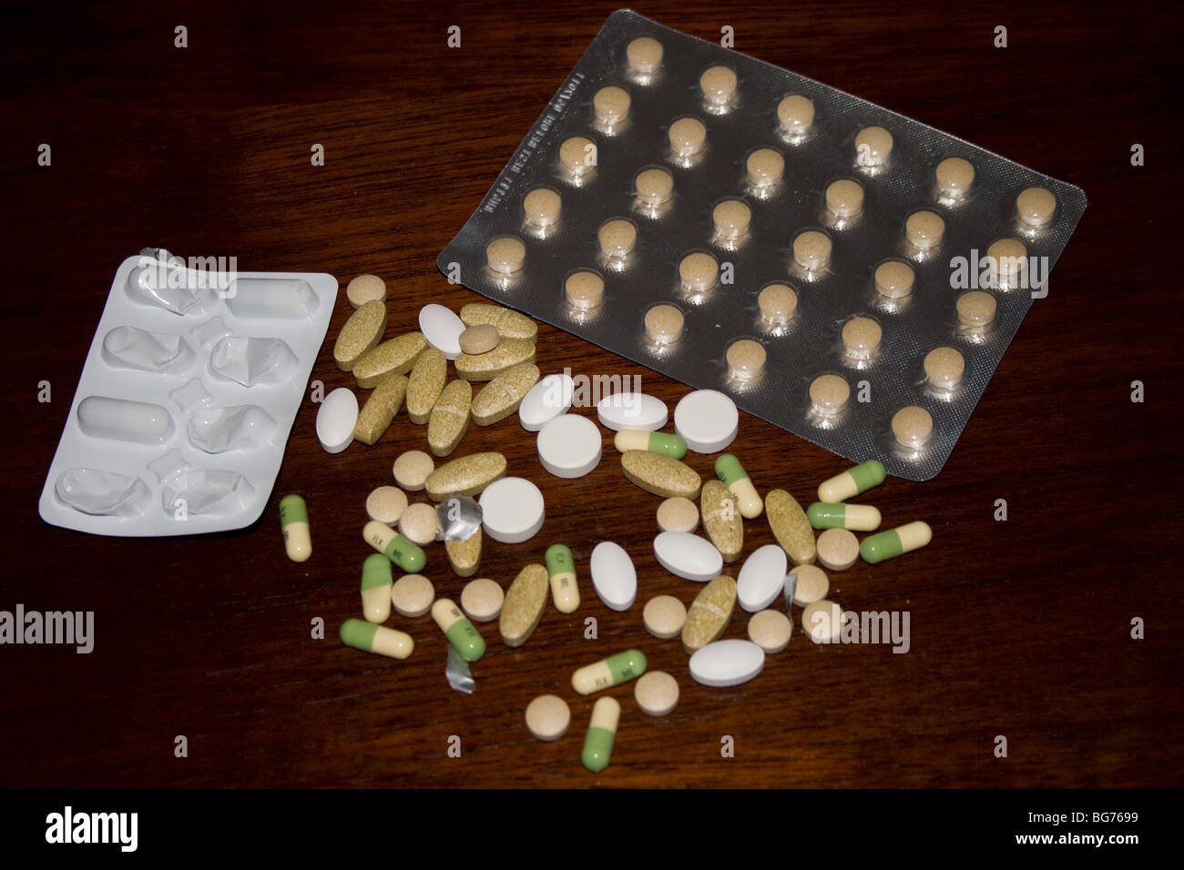 A collection of pills Stock Photo - Alamy