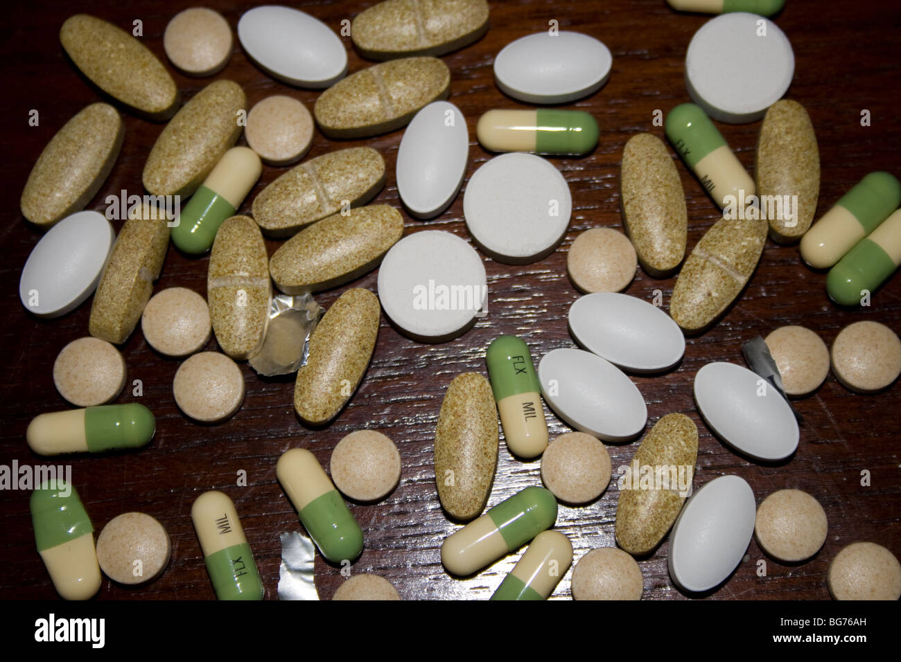 Collection of pills hi-res stock photography and images - Alamy