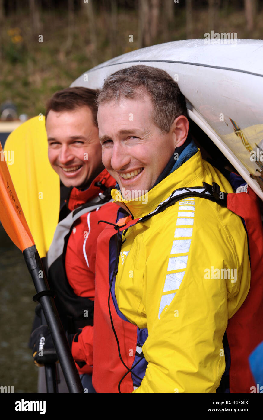 Major Dave Bradley (right) and Steve Vinall carry their kayak to the ...