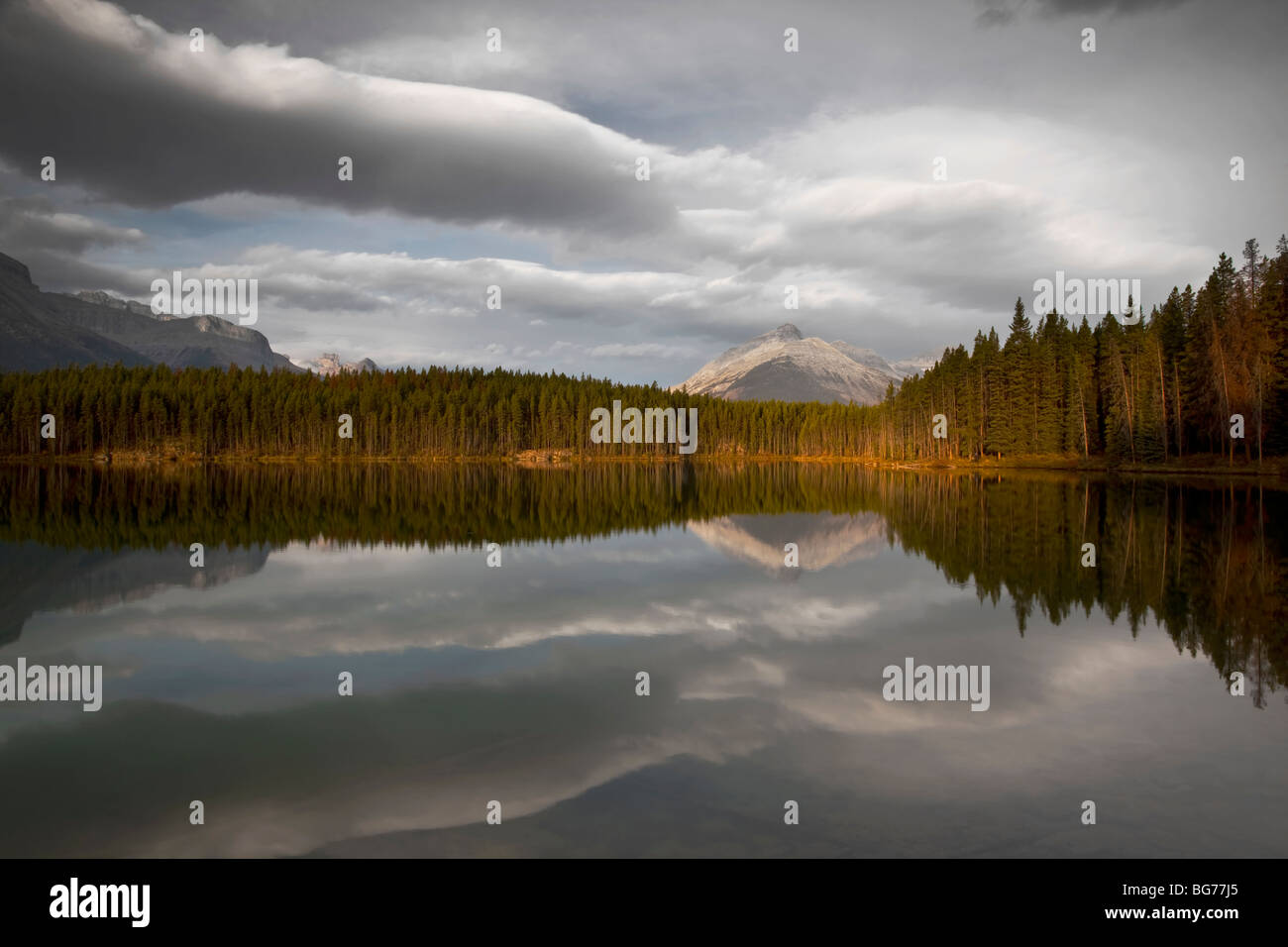 Herbert lake in banff national park hi-res stock photography and images ...
